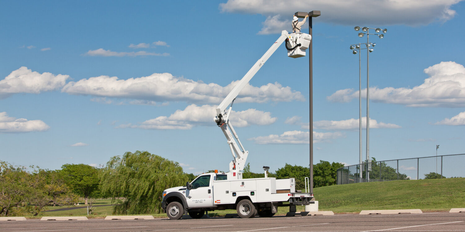 What is the Difference Between a Boom Truck and a Bucket Truck? - Star Two