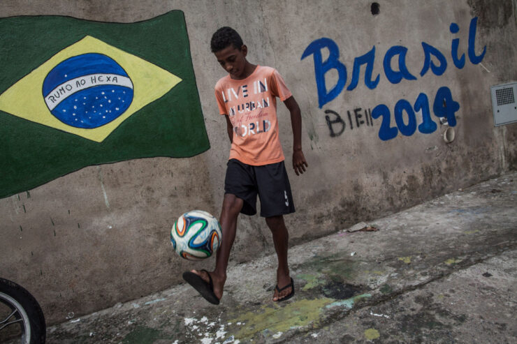 What Makes the Famous Bond Between Brazilians and Football? - Star Two